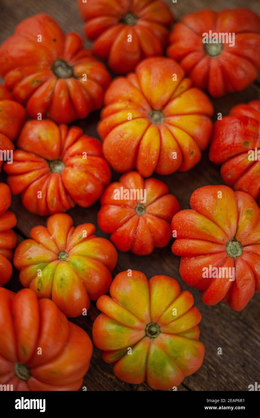 Ribbing table hi-res stock photography and images - Alamy