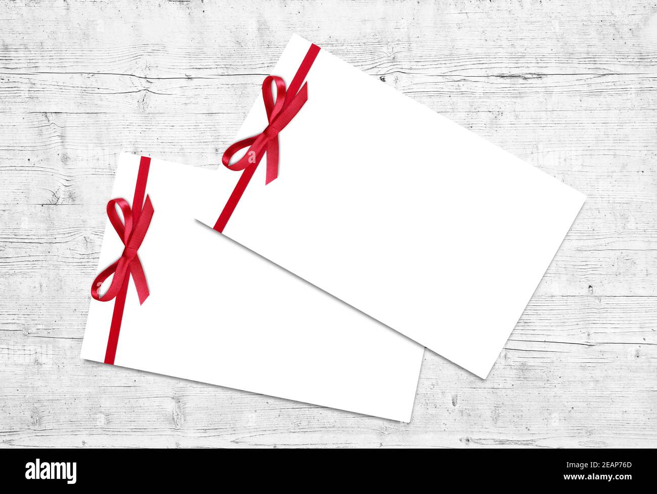 Gift card note with ribbon on isolated background Stock Photo - Alamy