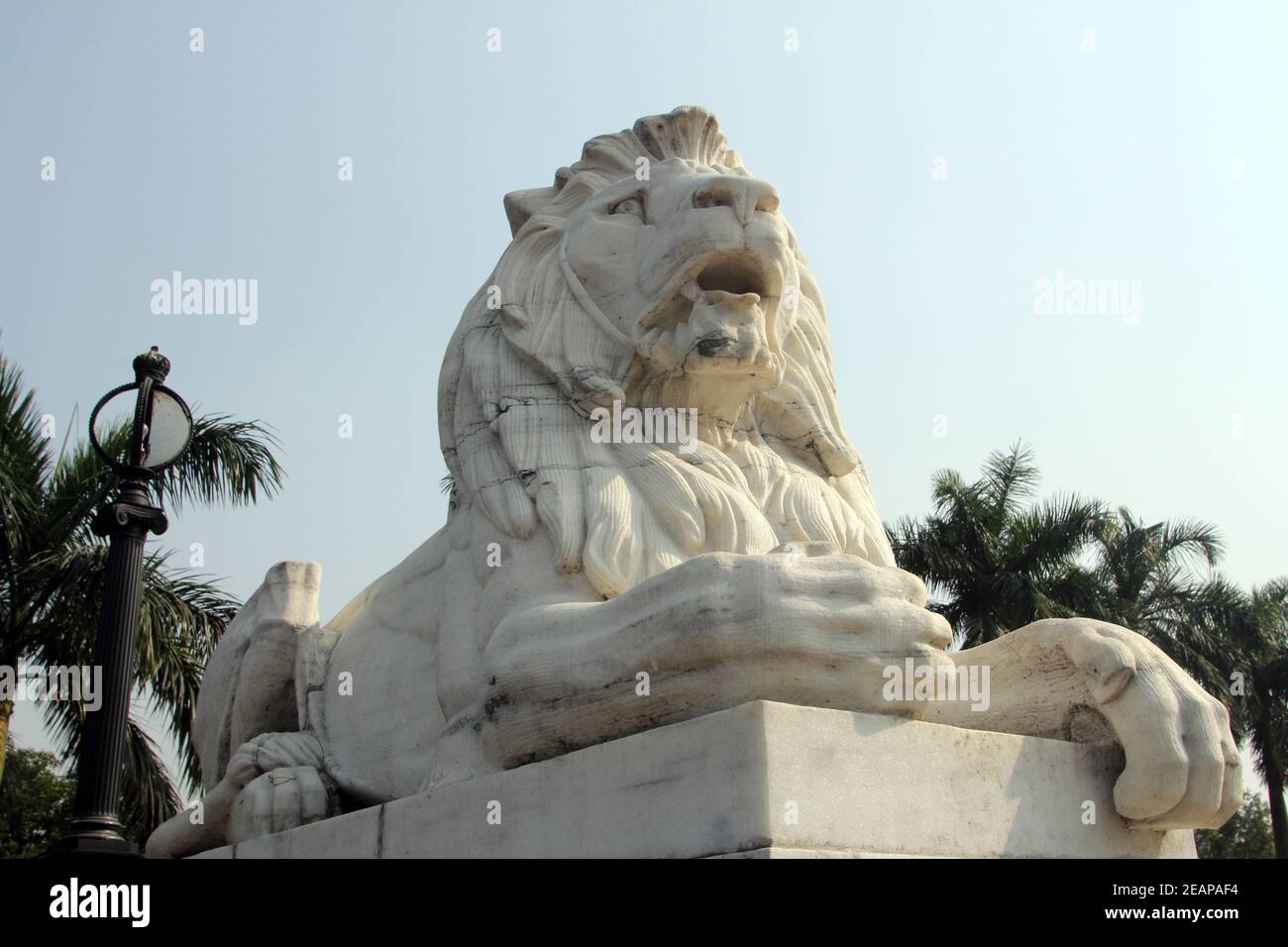 Antique Lion Statue in sky background at Victoria Memorial Gate ...