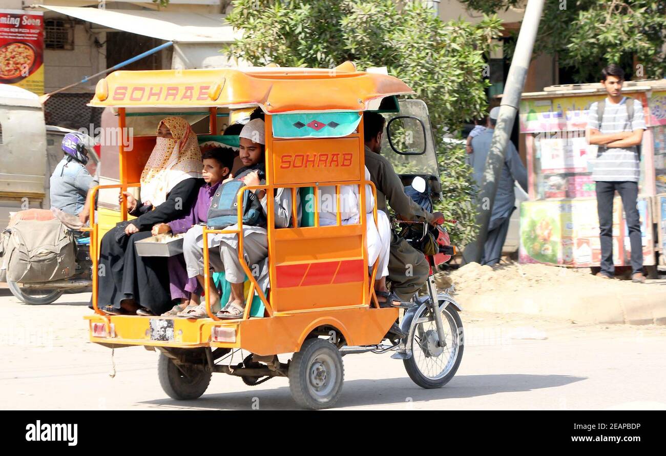 Karachi roads and traffic hi-res stock photography and images - Alamy