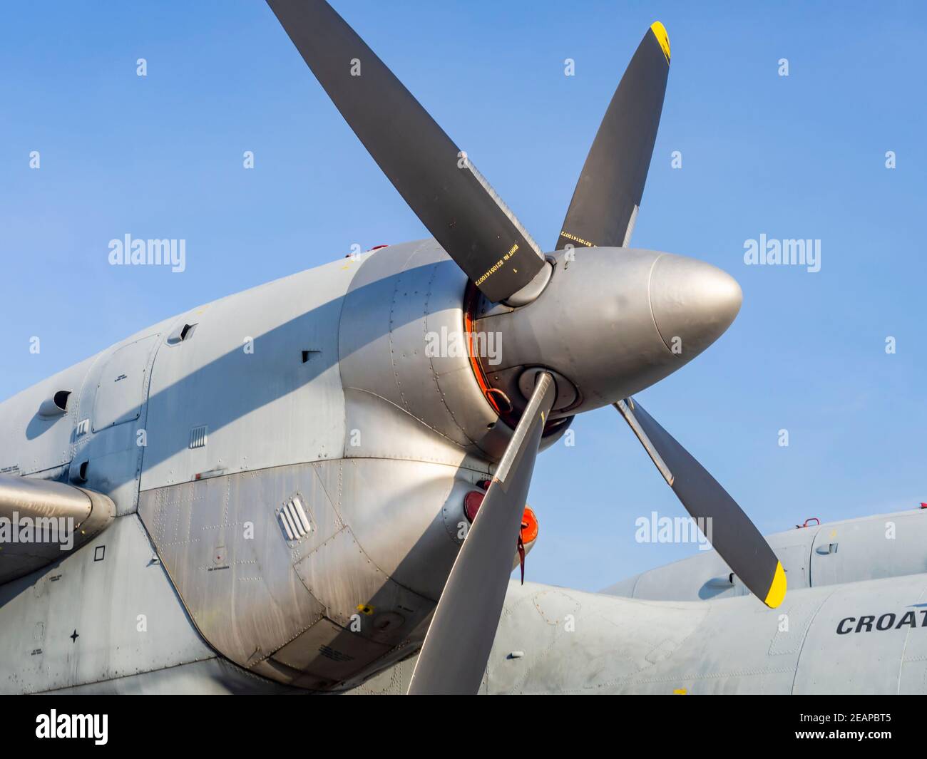 Antonov 32 hi-res stock photography and images - Alamy