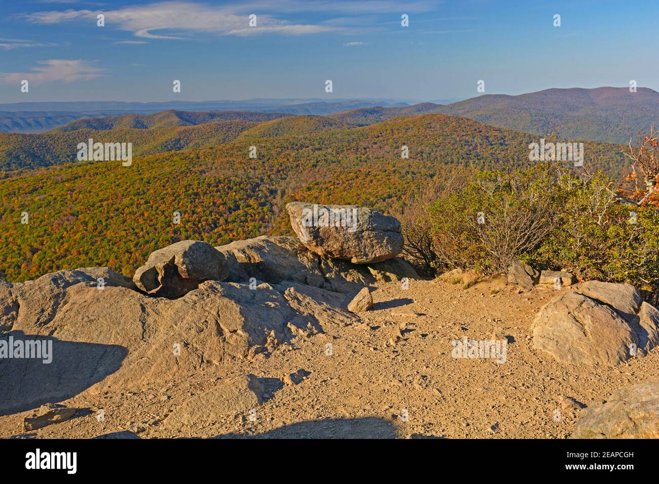 Outcrop mountains hi-res stock photography and images - Alamy