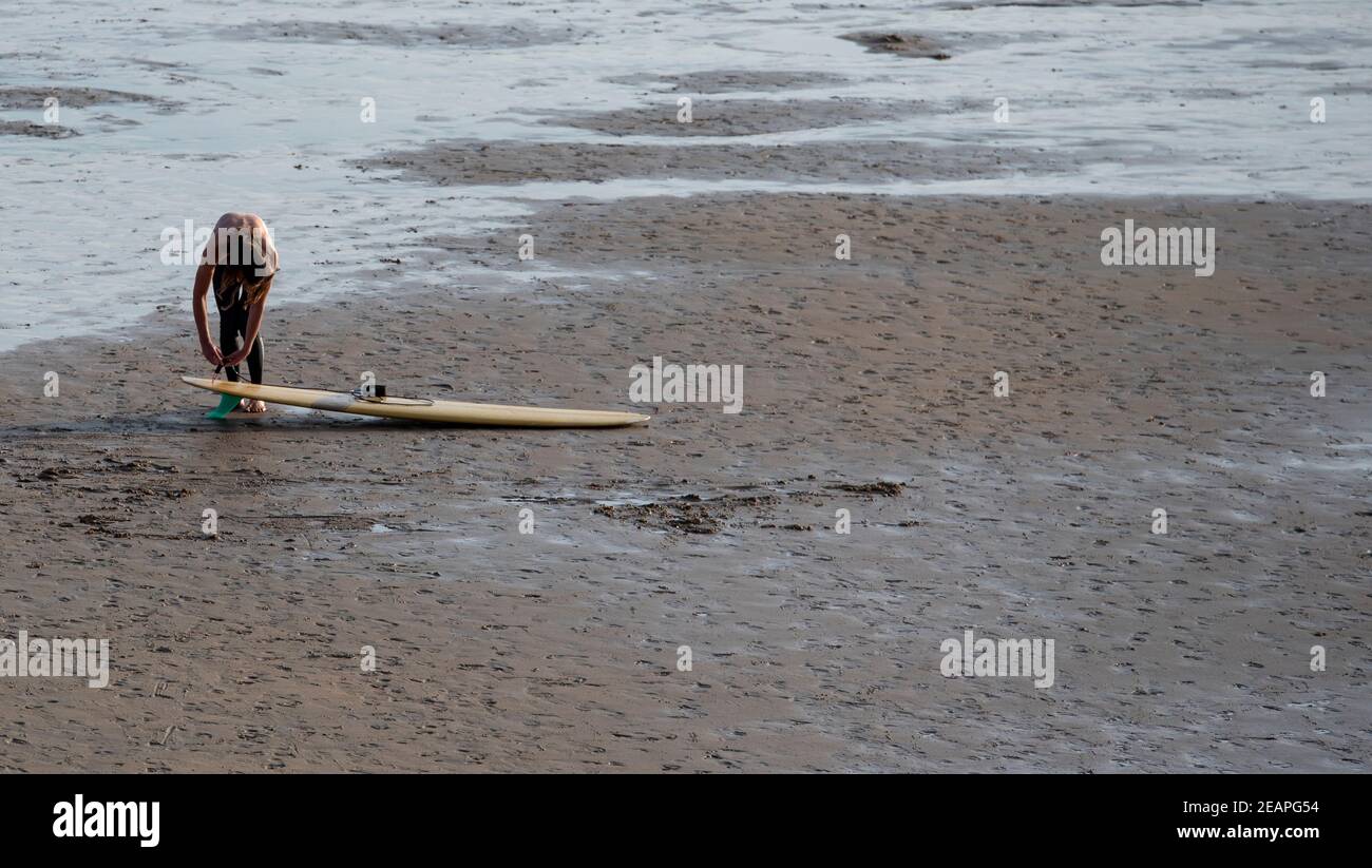 Preparing surf hi-res stock photography and images - Alamy
