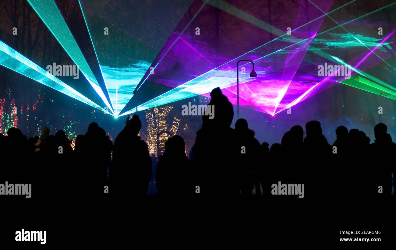 Laser light show people hi-res stock photography and images - Alamy
