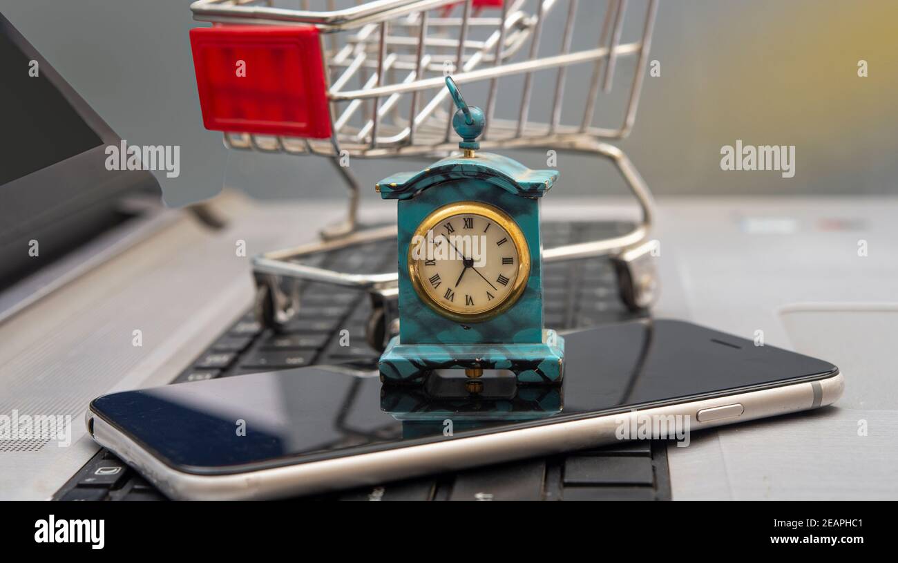 24 hours delivery hi-res stock photography and images - Alamy