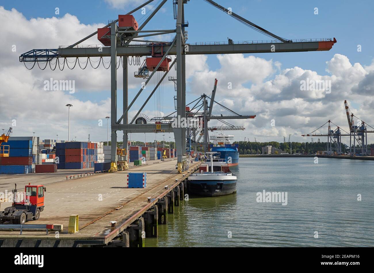 Loading containers on a ship Stock Photo - Alamy