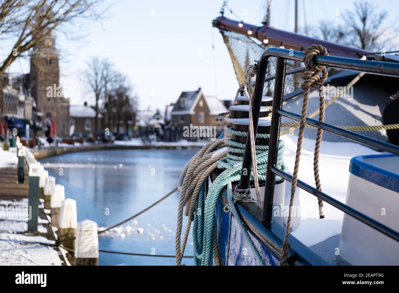 Thick ship ropes around hi-res stock photography and images - Alamy