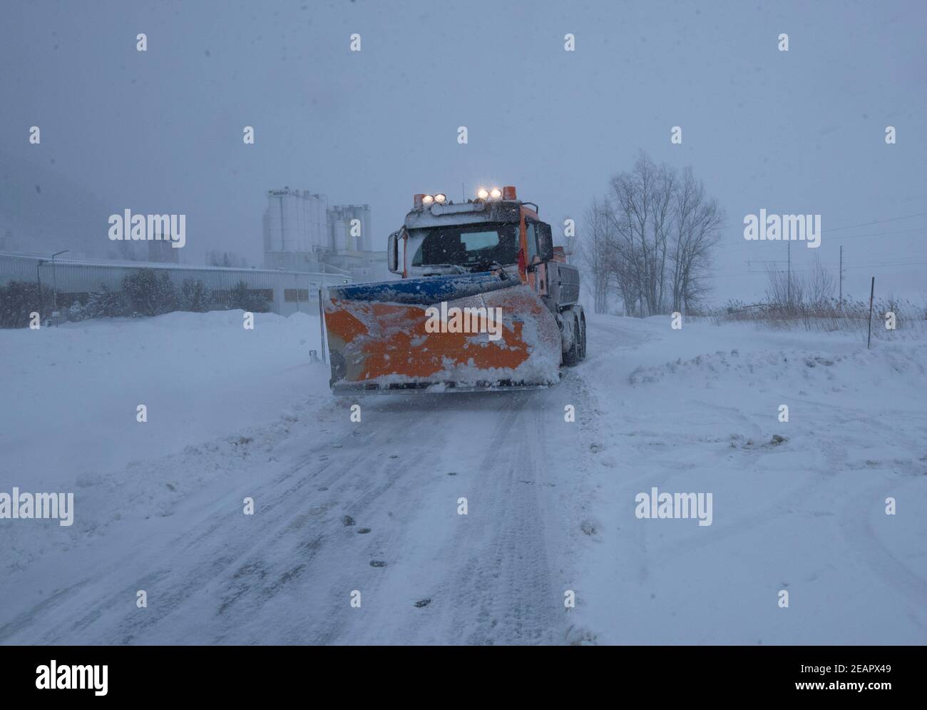 Frost and snow on country road hi-res stock photography and images - Alamy