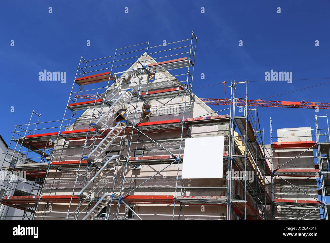 Scaffolding: Scaffolded family house Stock Photo - Alamy