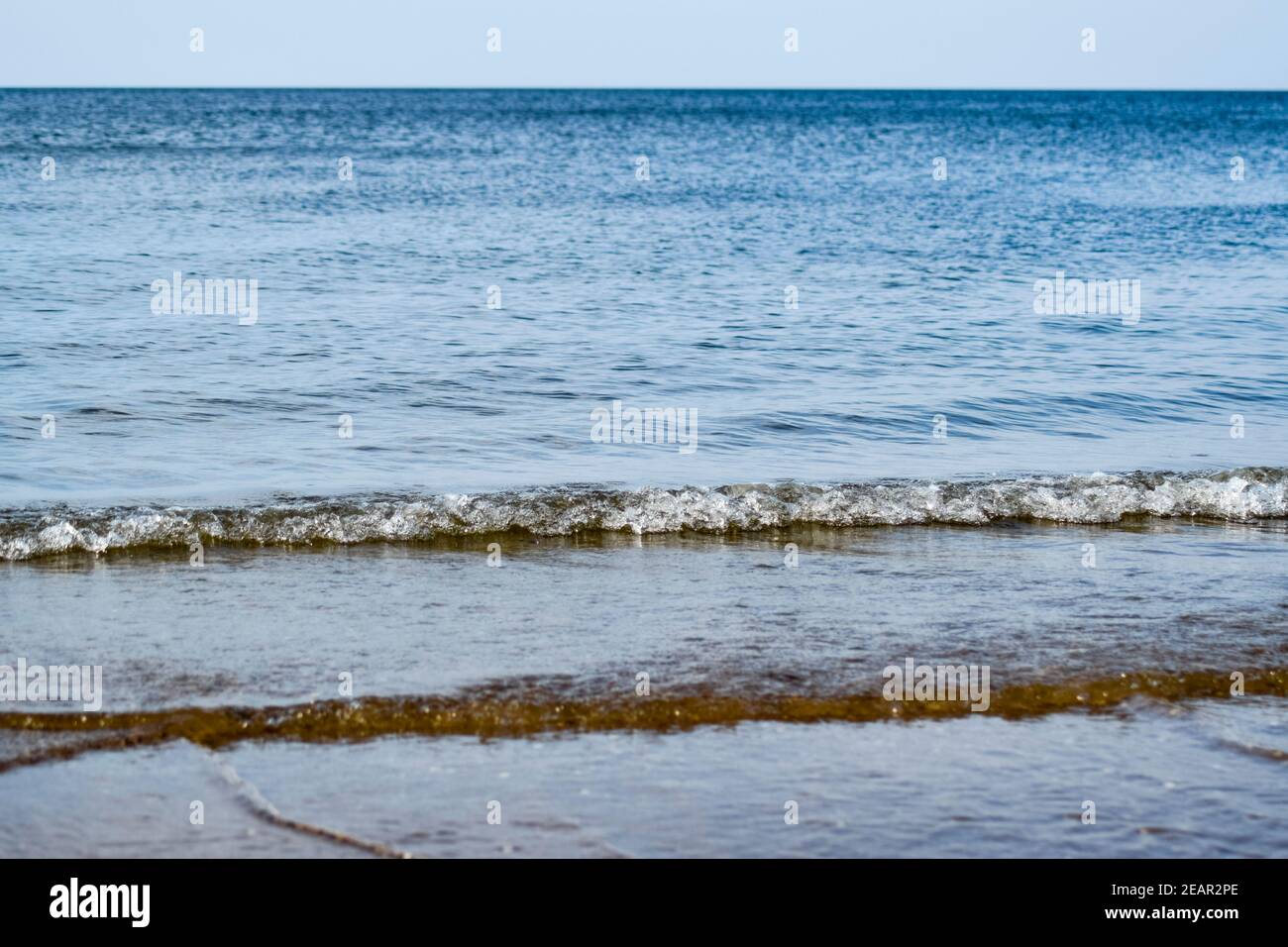 White horizon line hi-res stock photography and images - Alamy