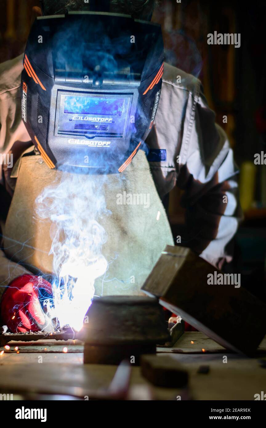 Man with welding mask hi-res stock photography and images - Alamy