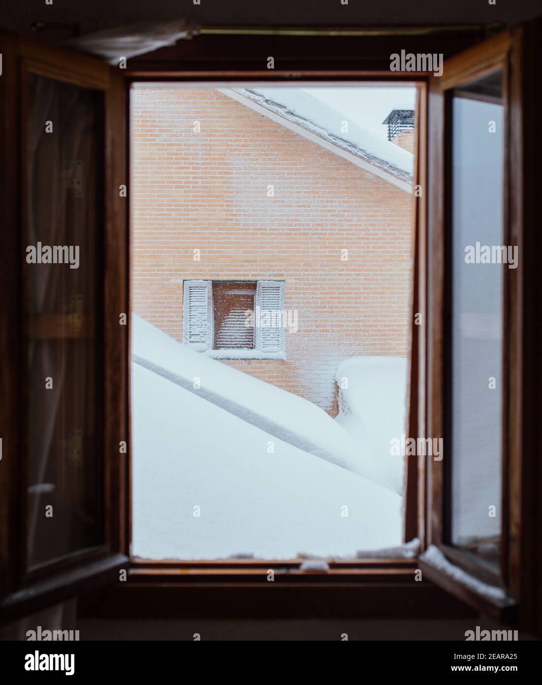 Snowy building hi-res stock photography and images - Alamy