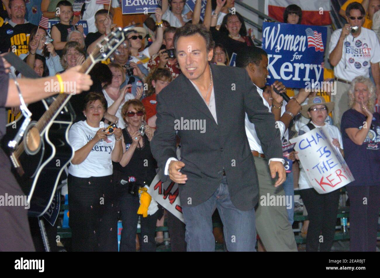 SMG FLXX Bruce Springsteen Bayfront 102904 01.JPG Bruce Springsteen ...