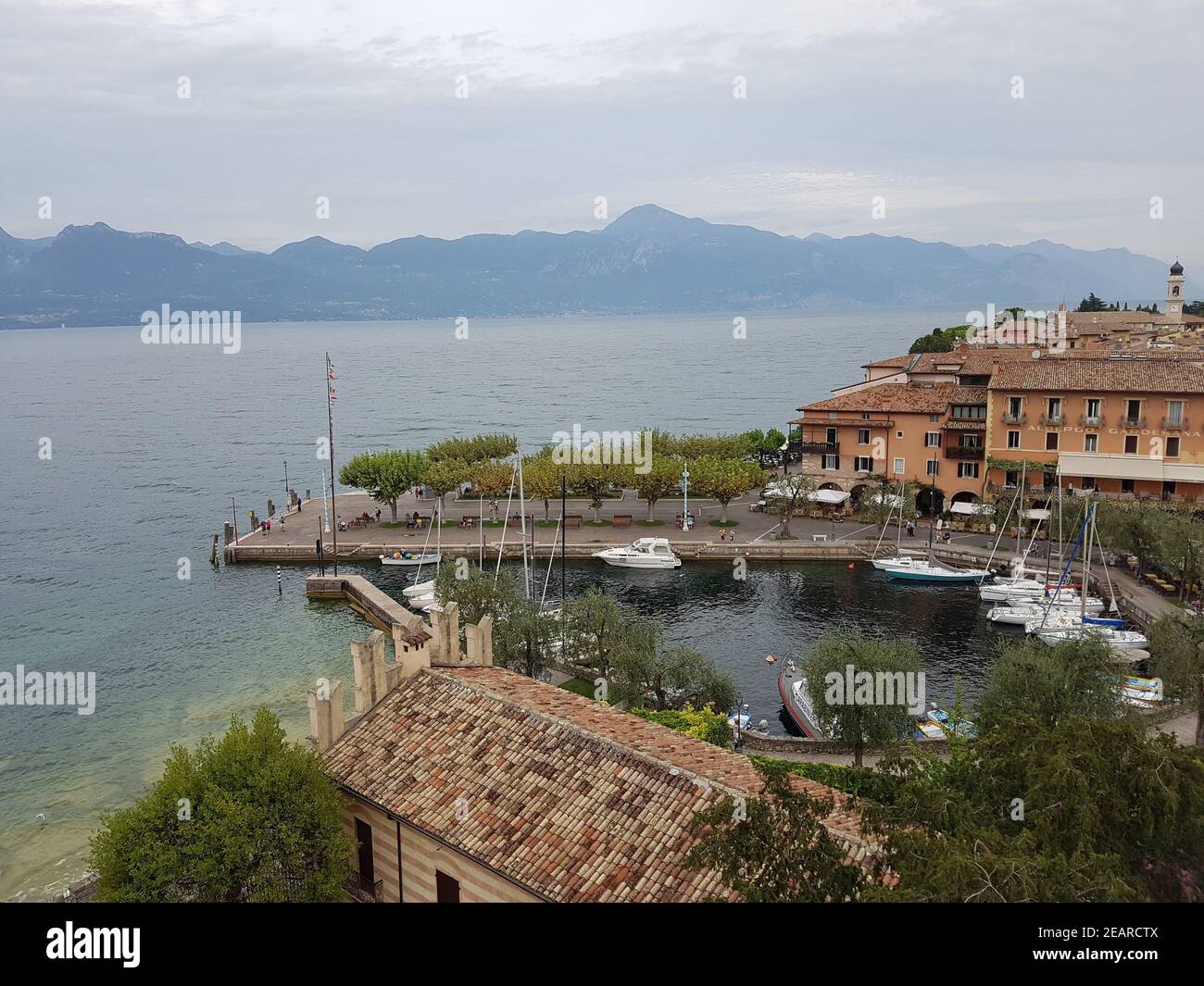 Hafen, Torri del Benaco, Gardasee Stock Photo - Alamy