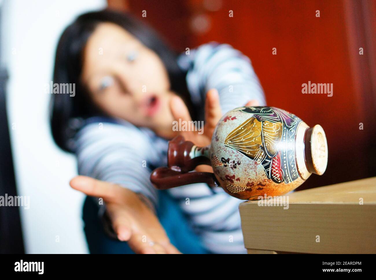 Vase falling hi-res stock photography and images - Alamy