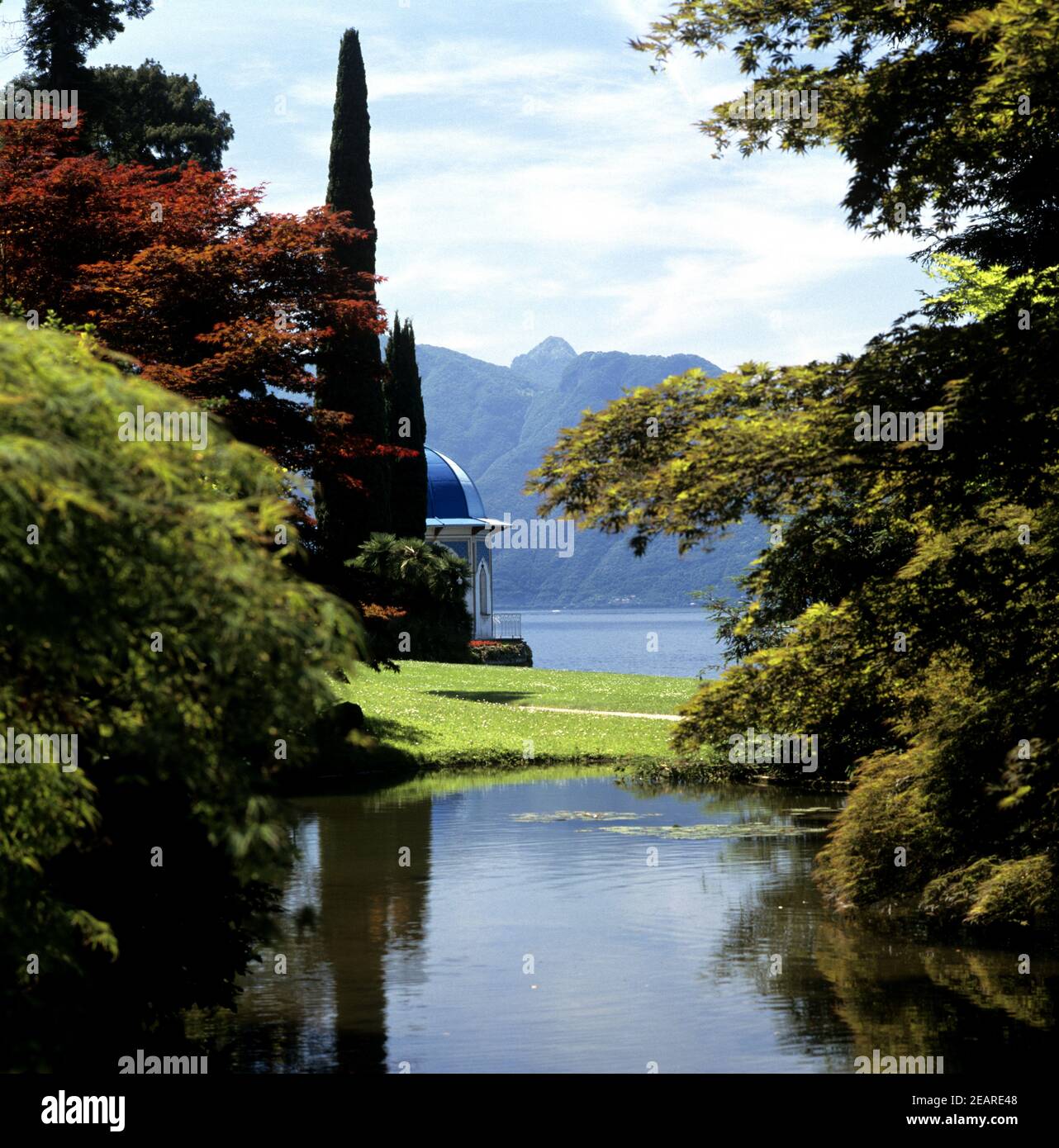 Pavillion im Park der Villa Melzi Stock Photo - Alamy