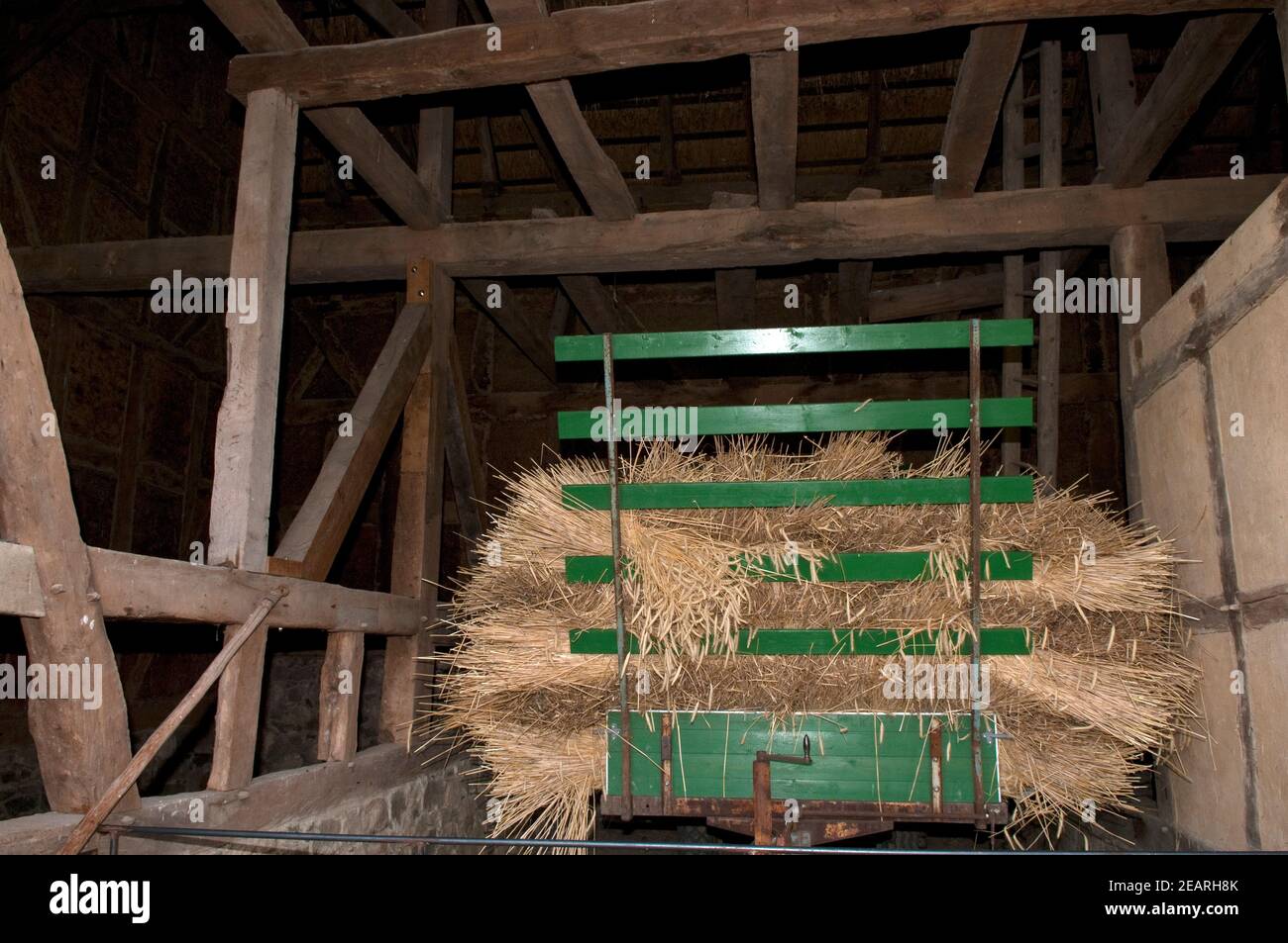 Getreidegarben, garben, Scheune, Wagen, Ernte Stock Photo - Alamy