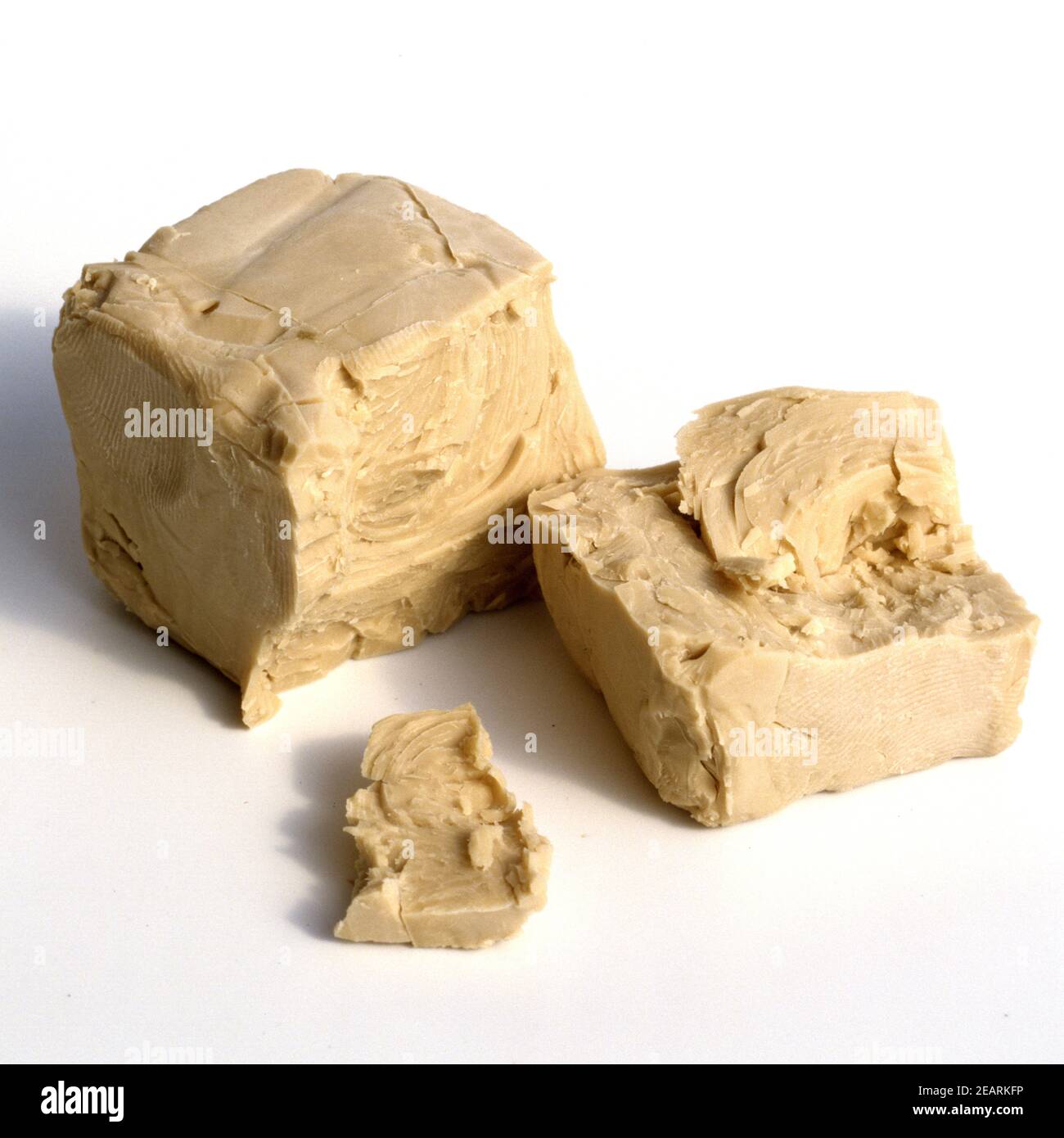 Hefewuerfel hi-res stock photography and images - Alamy