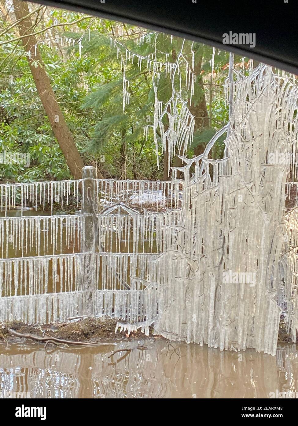 Freezing cold temperatures hi-res stock photography and images - Alamy