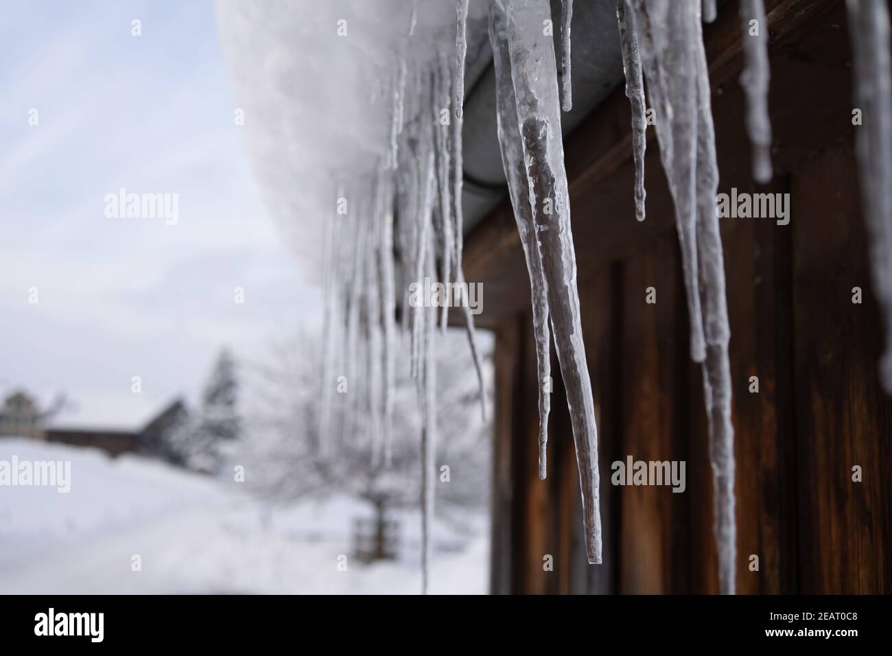 Sharp icicles hi-res stock photography and images - Alamy