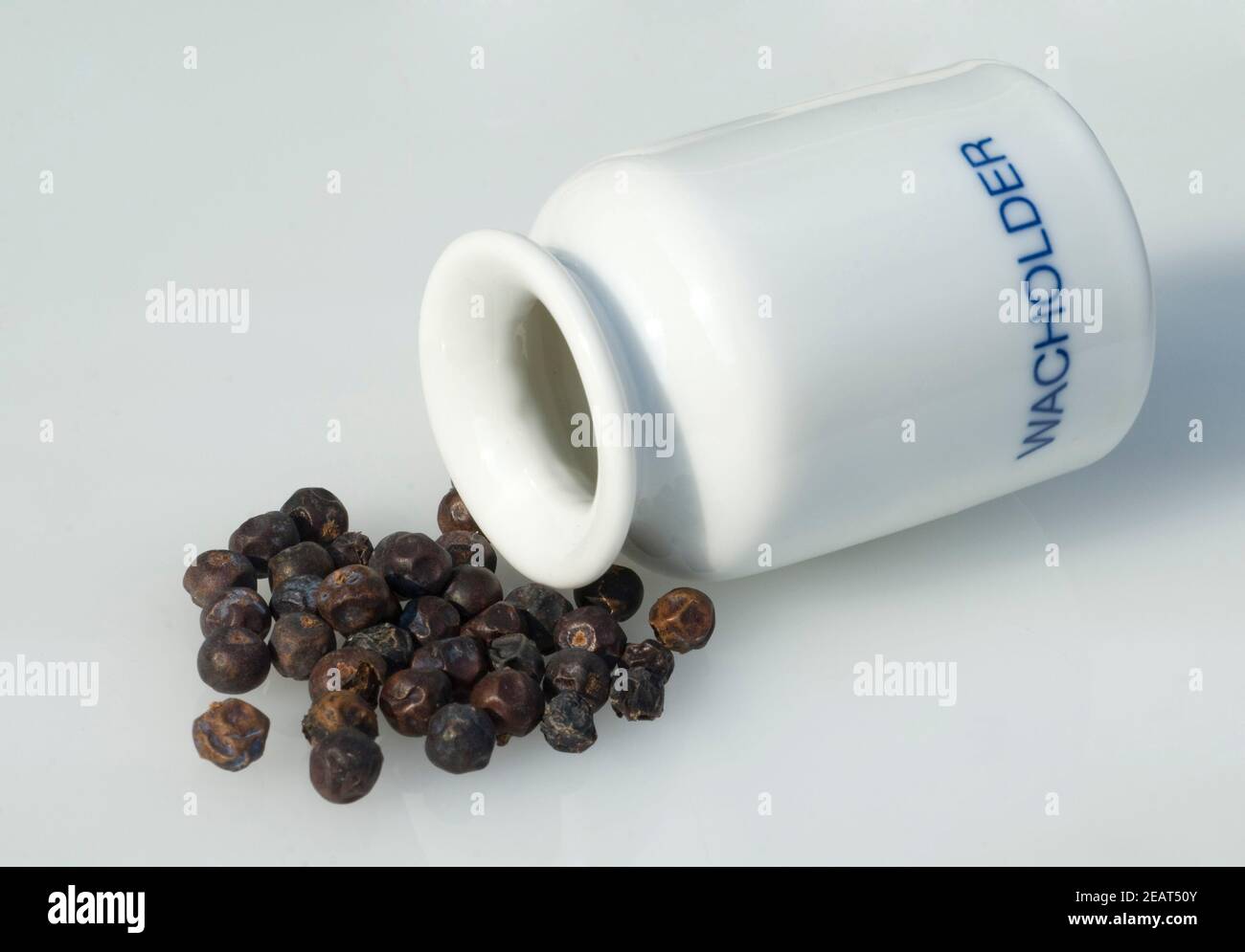 Wacholderbeere hi-res stock photography and images - Alamy