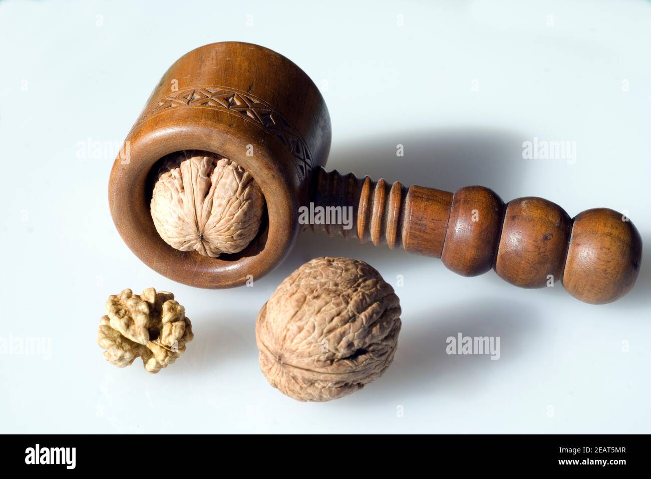 Walnuesse, Walnuss, Walnussbaum, Juglans regia, Nuss Stock Photo - Alamy