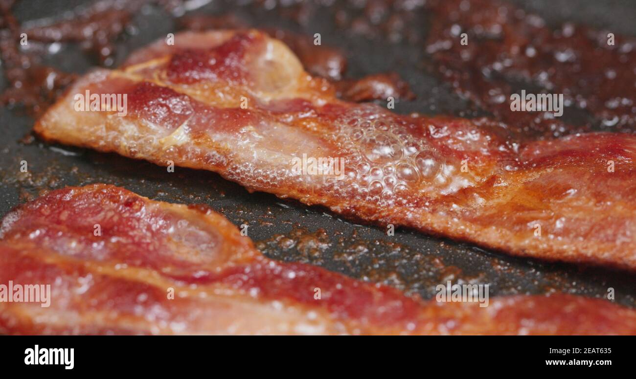 Fry bacon in pan slice hi-res stock photography and images - Alamy