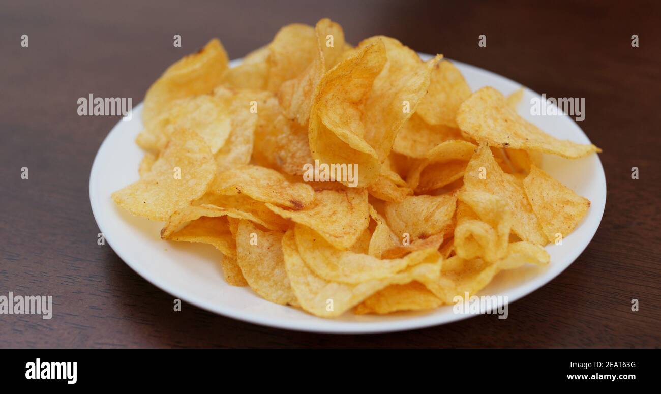 Hand cooked potato chips hi-res stock photography and images - Alamy