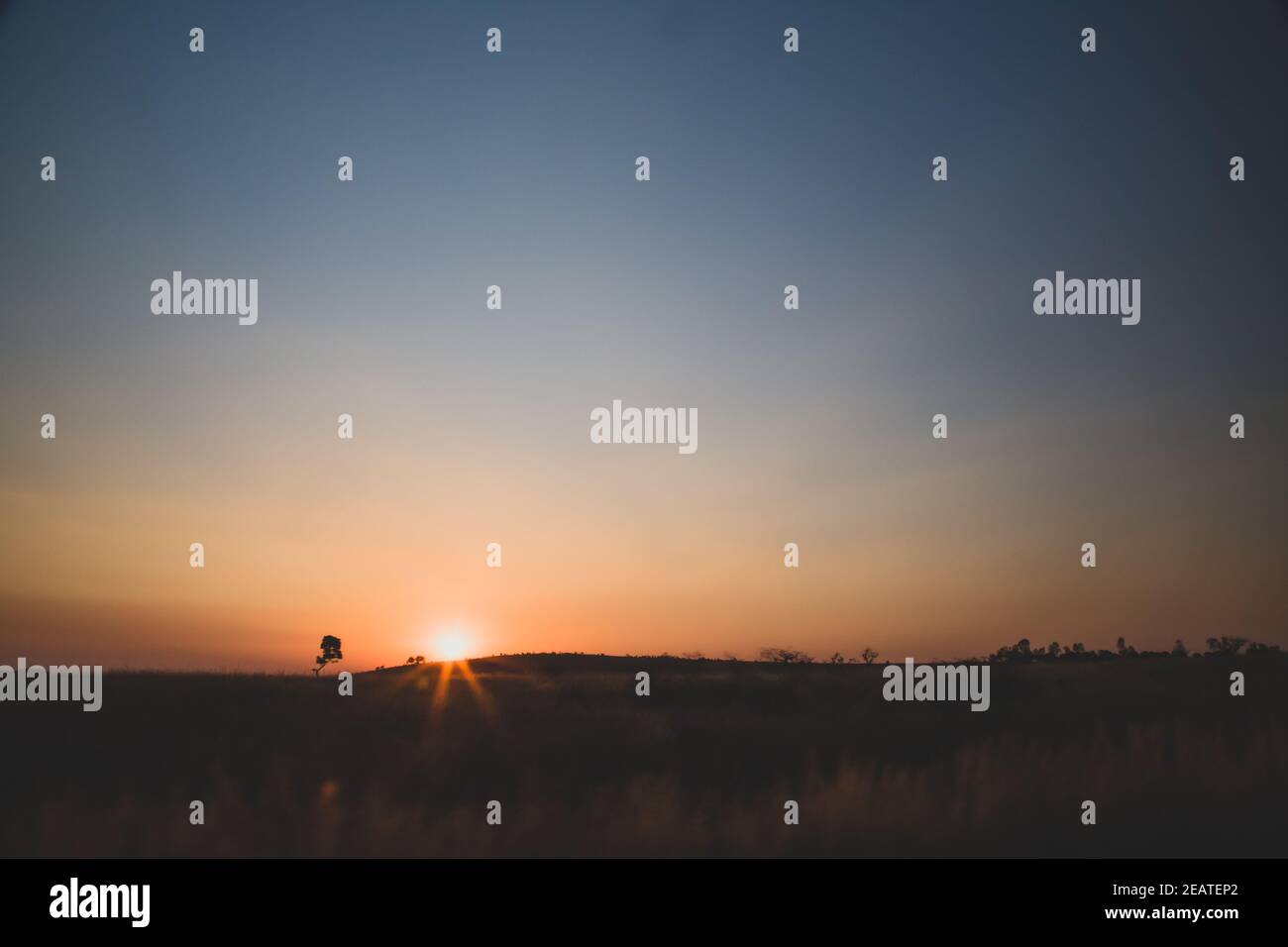 Gradient sky hi-res stock photography and images - Alamy