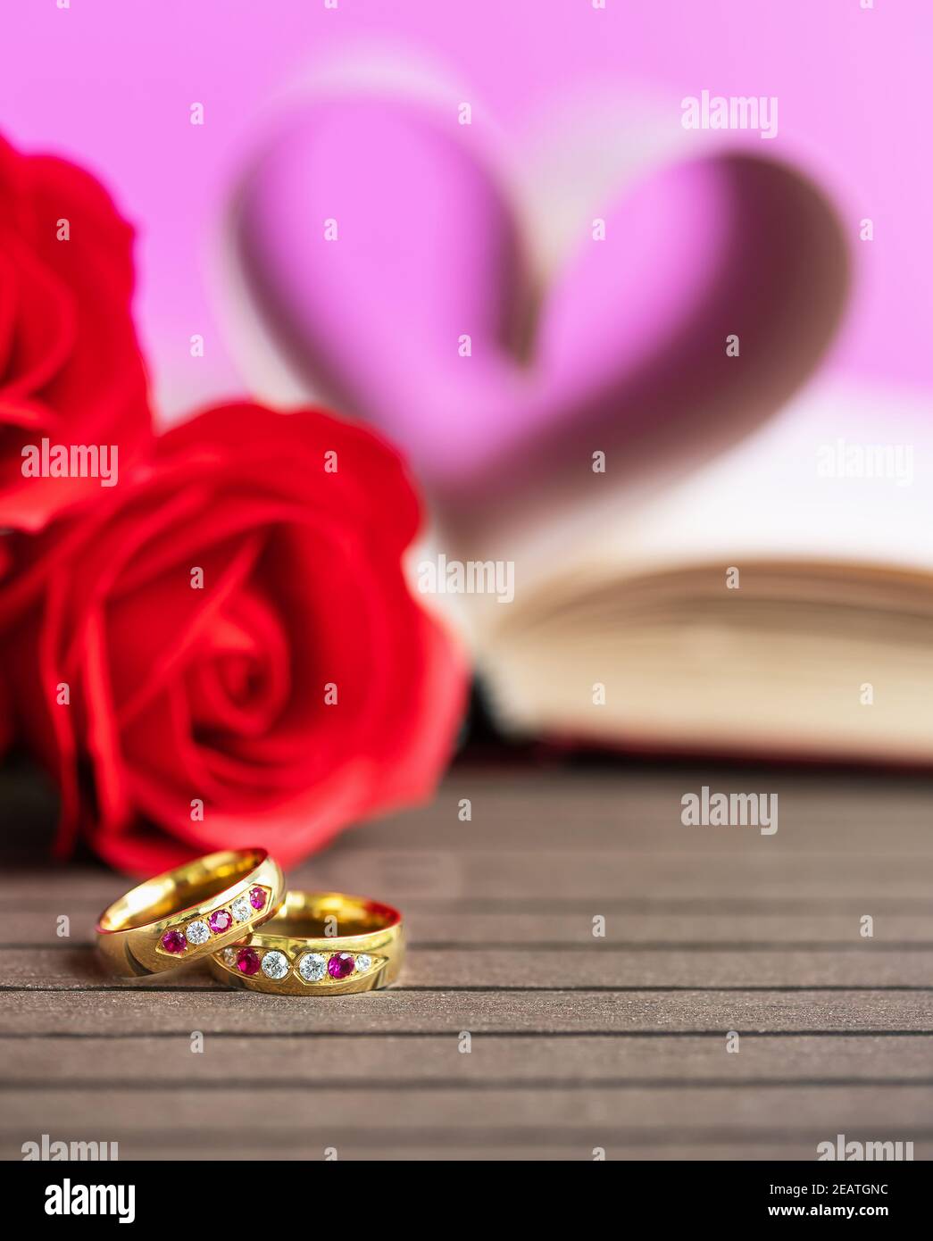 Curved heart hi-res stock photography and images - Alamy