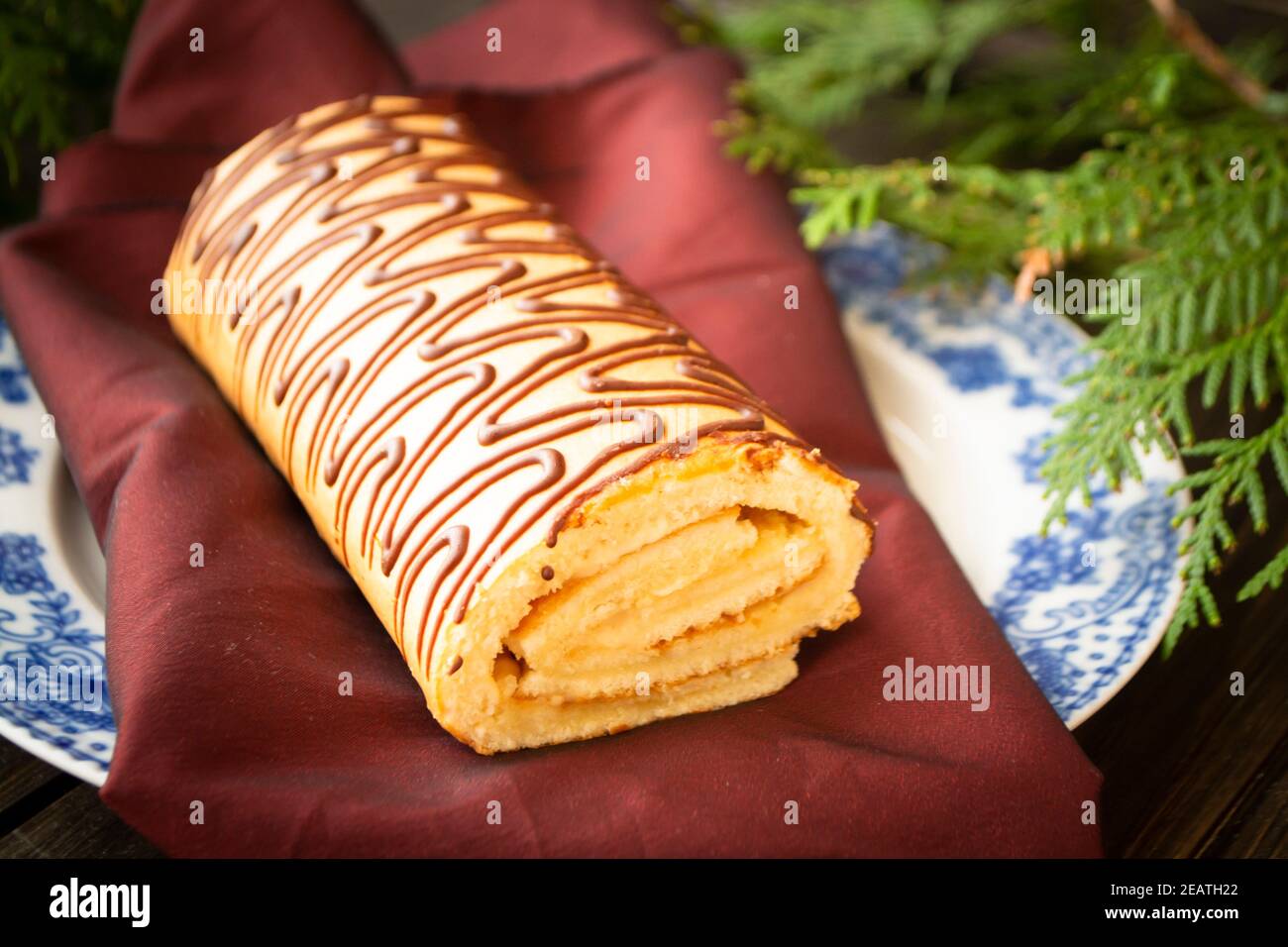 Yule log cake hi-res stock photography and images - Alamy