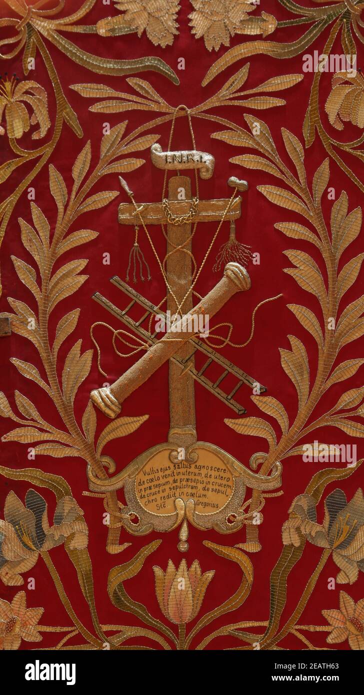 Veneration of cross good friday hi-res stock photography and images - Alamy