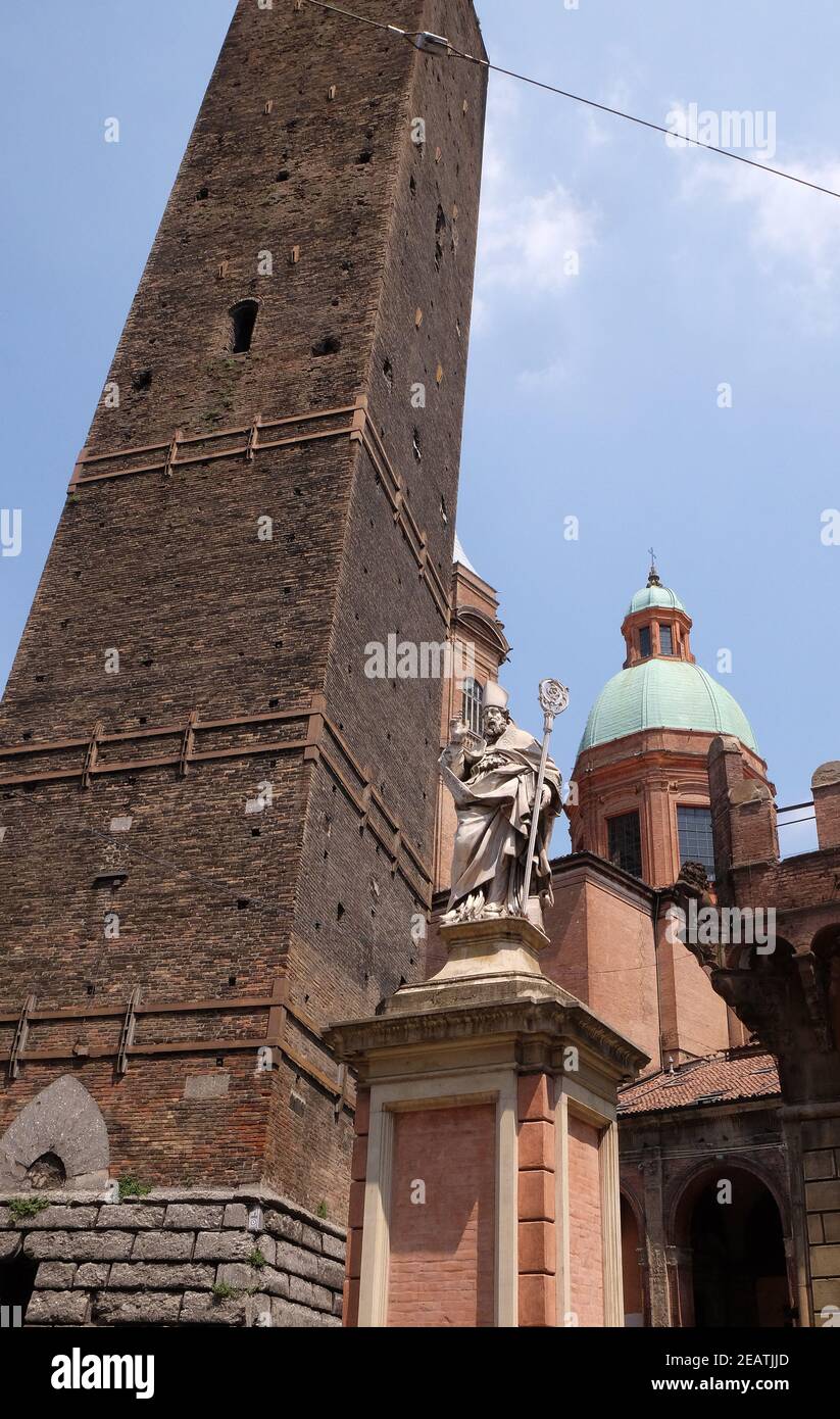 Saint petronius cathedral hi-res stock photography and images - Alamy