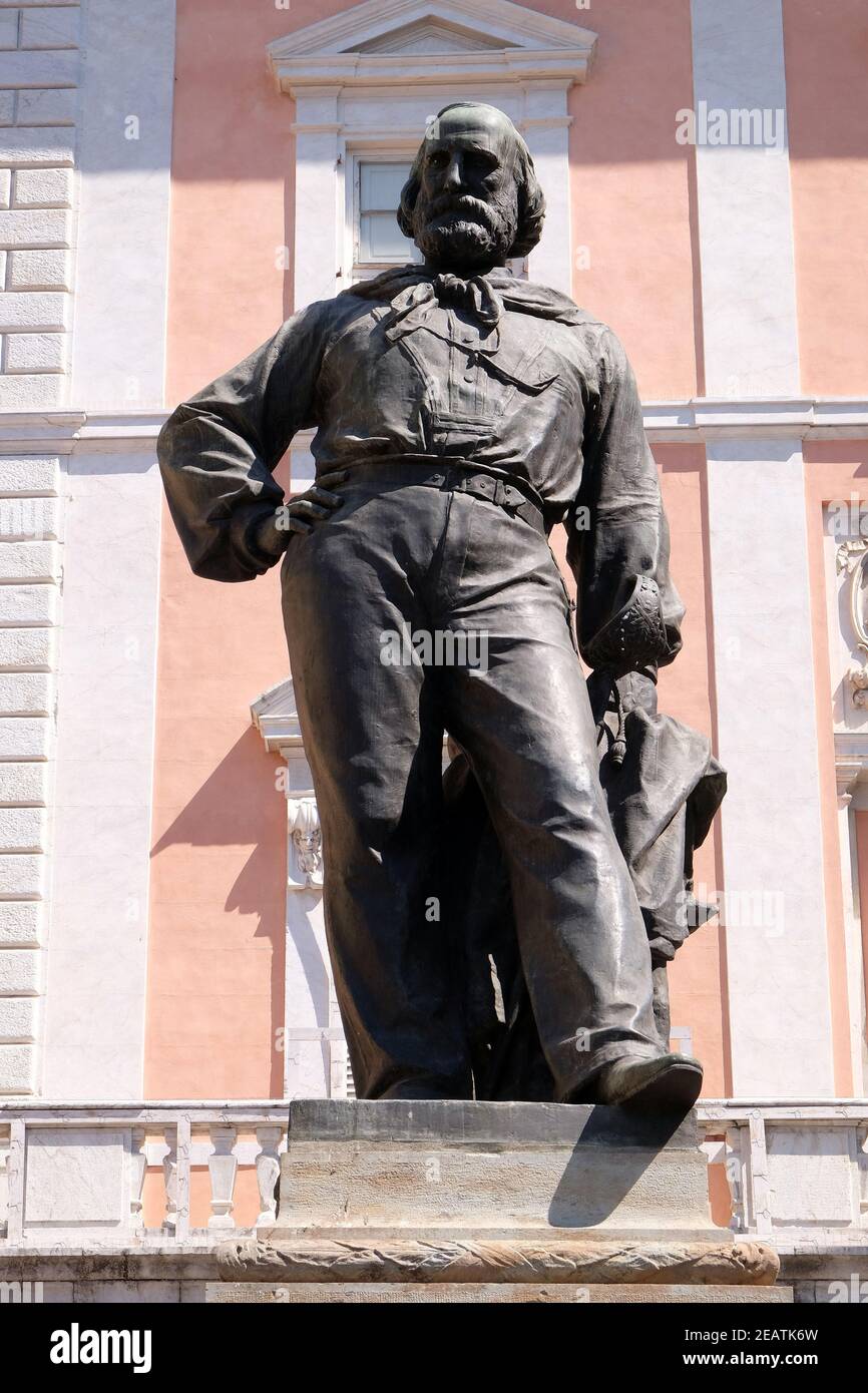 Giuseppe Garibaldi bronze statue by Ettore Ferrari in Pisa, Italy Stock ...
