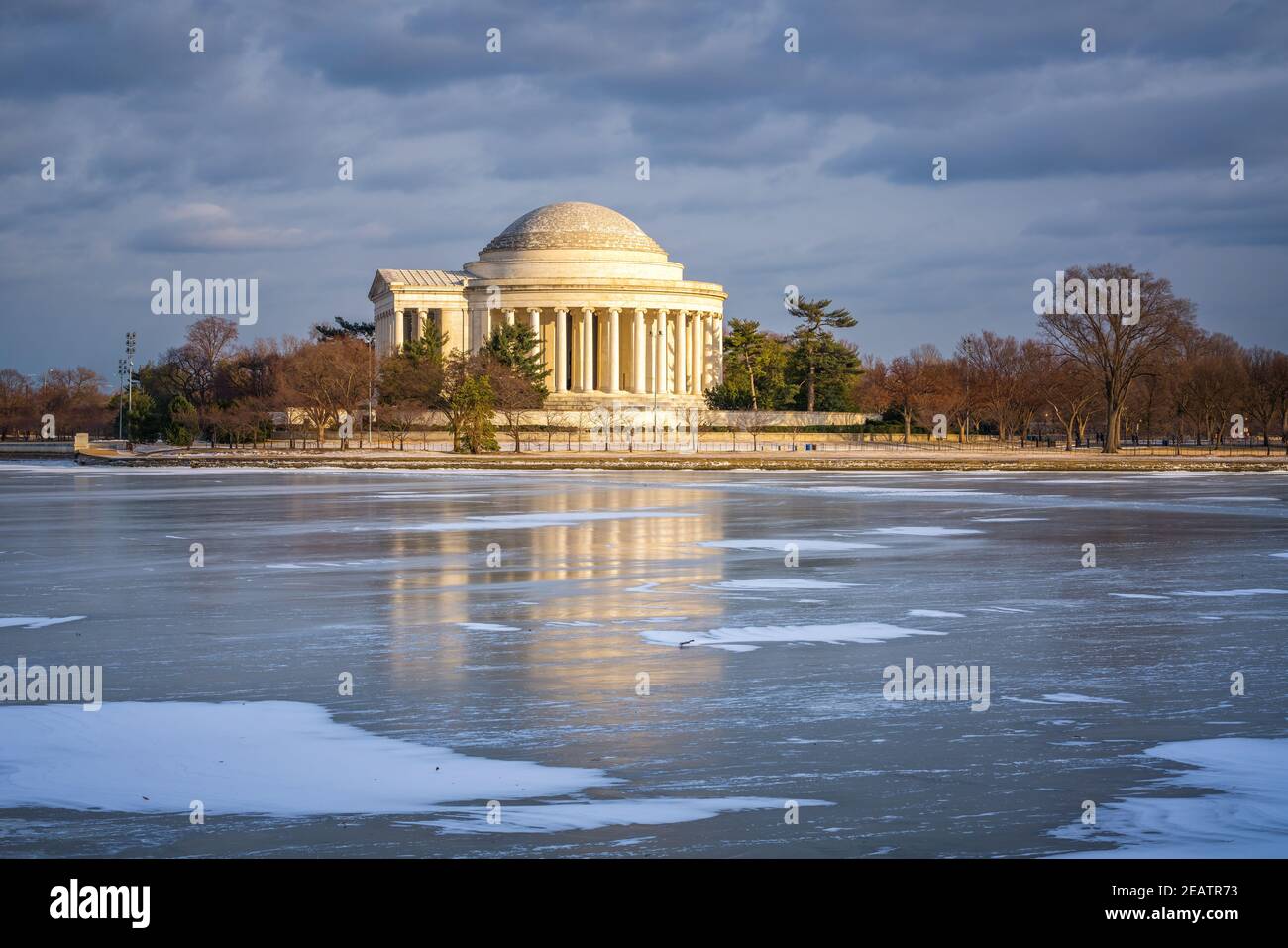 Jefferson Memorial at winter Stock Photo - Alamy