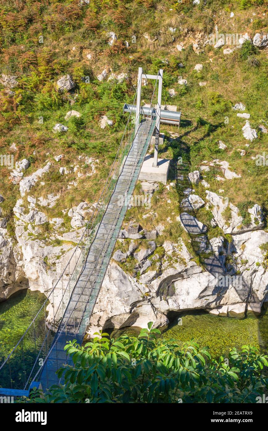 Ravine rope crossing hi-res stock photography and images - Alamy