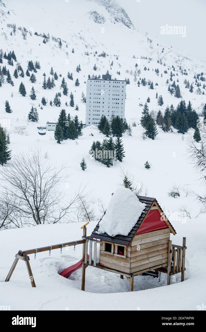 Small wooden cottage in the withe snow Stock Photo - Alamy