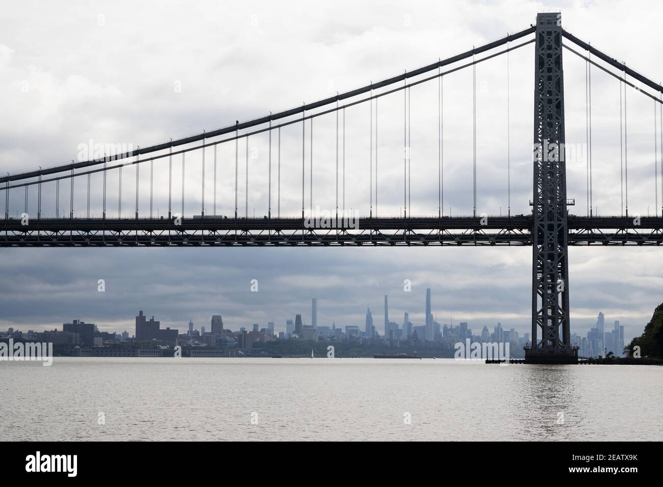 Manhattan skyline framed by George Washington Bridge Stock Photo - Alamy