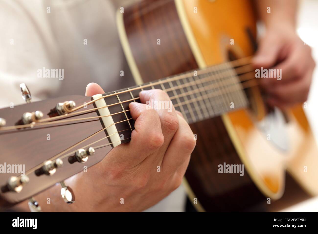 Classic guitarist hi-res stock photography and images - Alamy