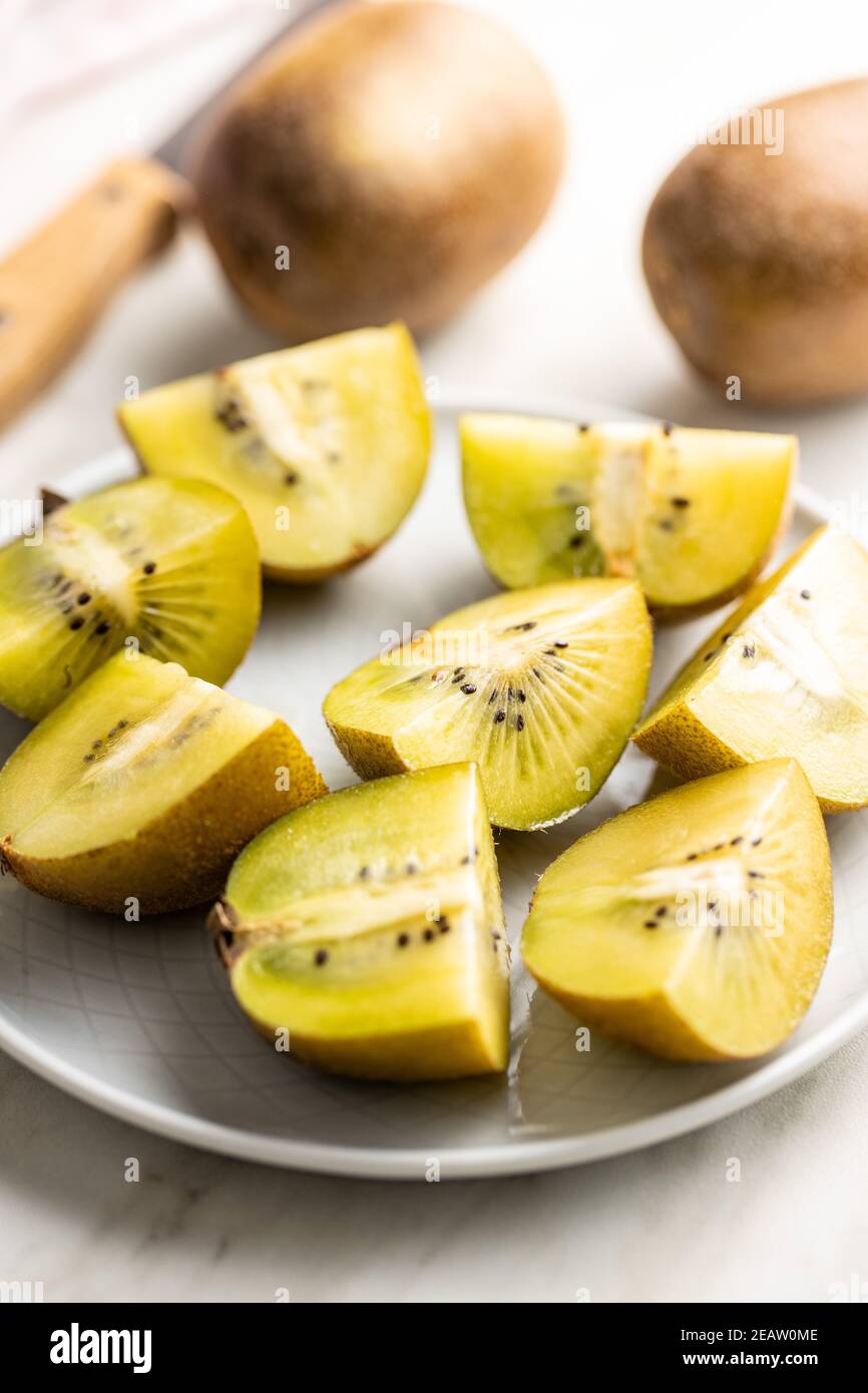 Yellow kiwi hi-res stock photography and images - Alamy