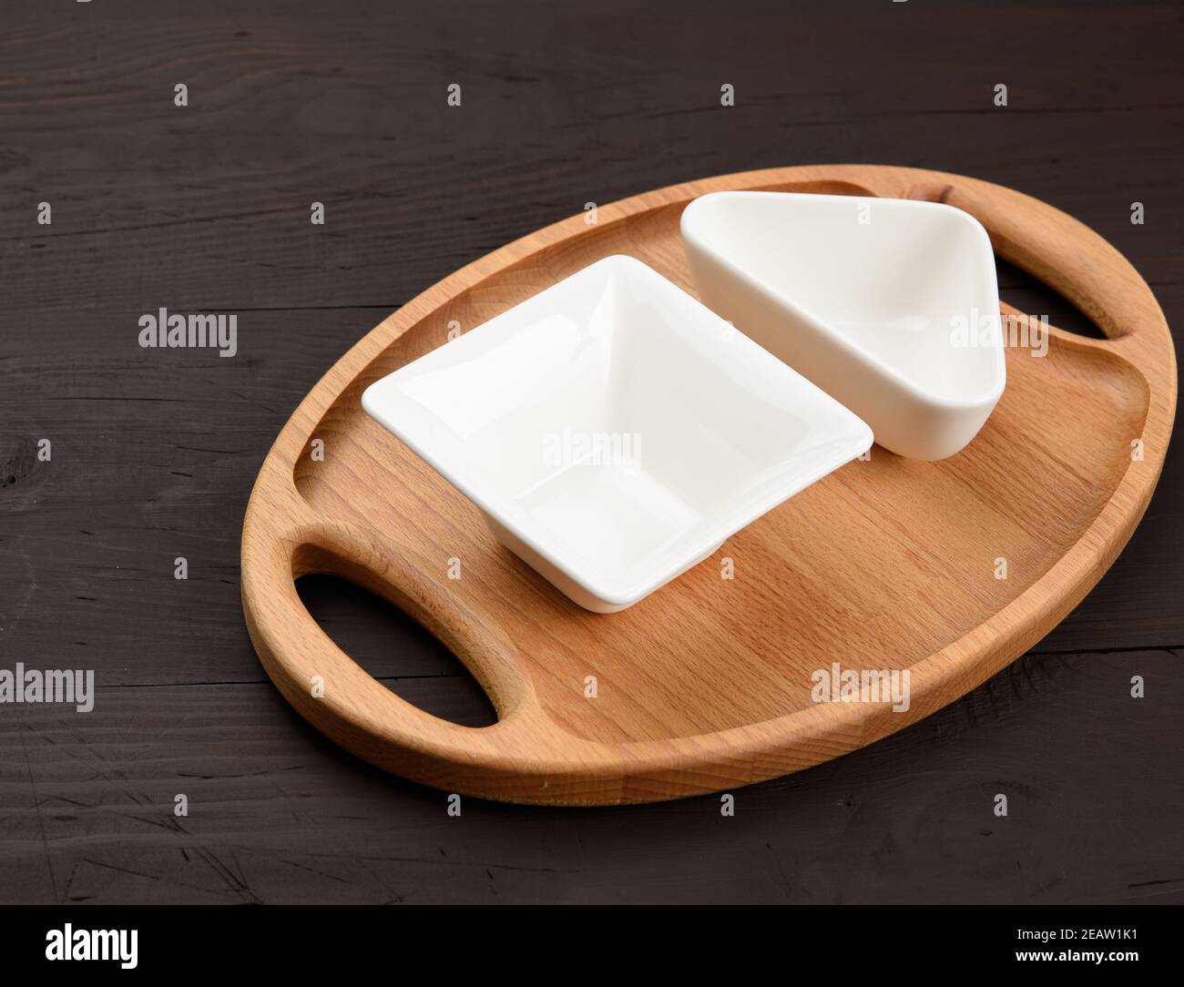 White ceramic plates hi-res stock photography and images - Alamy