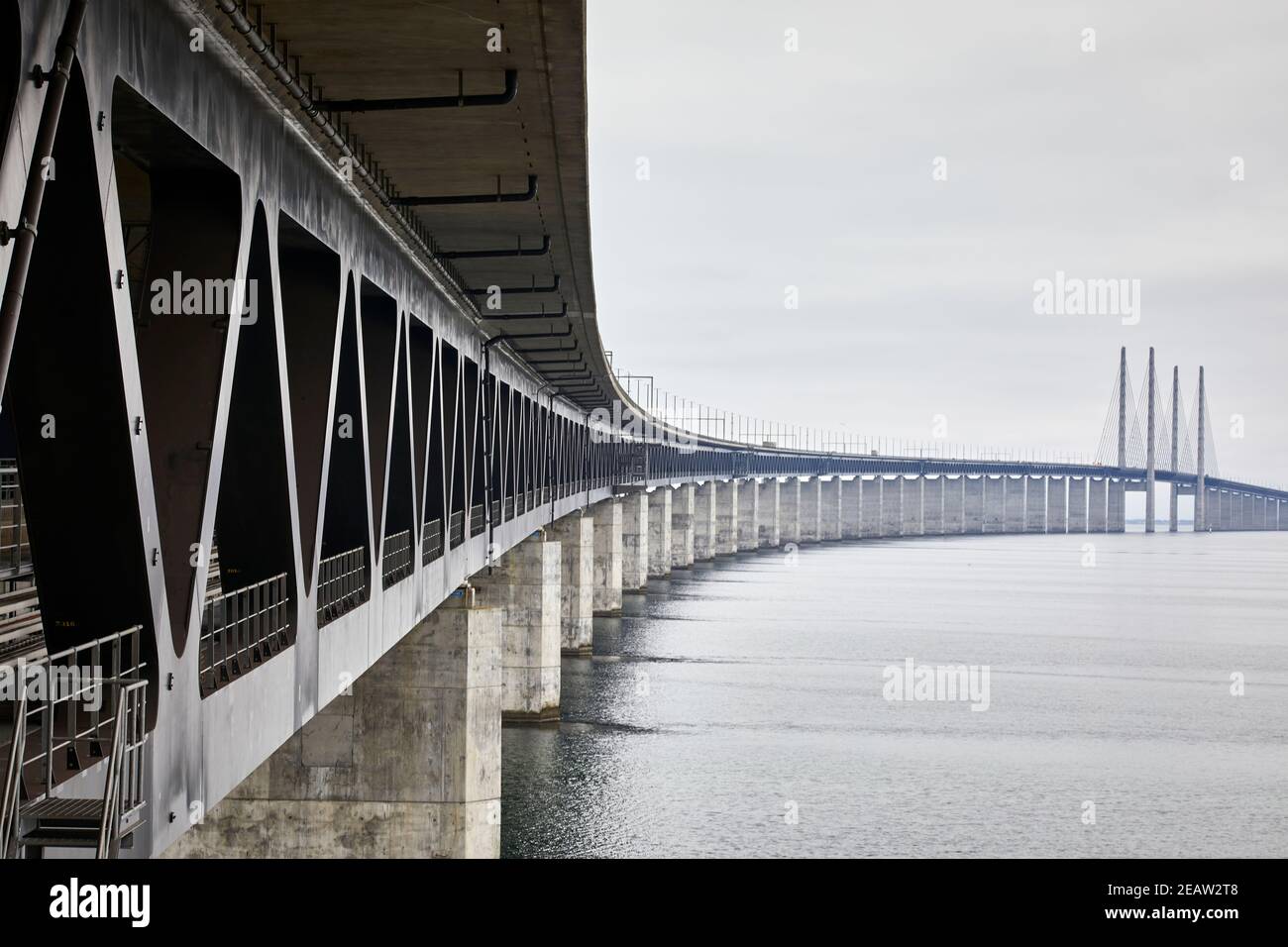Öresund Bridge (Oresund Bridge) is a combined railway and motorway ...