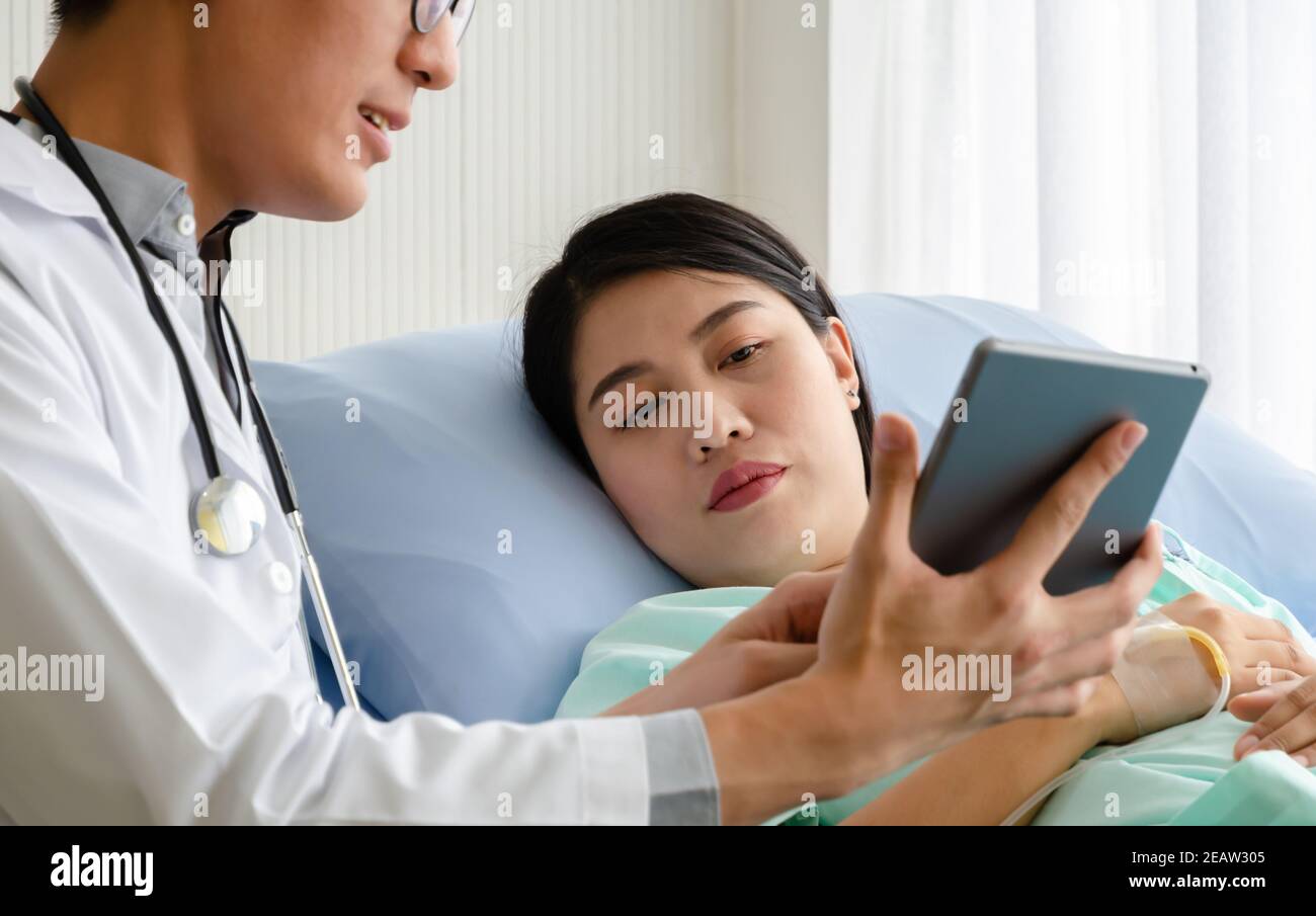 Hospital computer bed hi-res stock photography and images - Alamy
