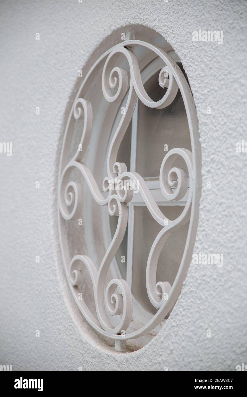 Modern architecture round window hi-res stock photography and images ...