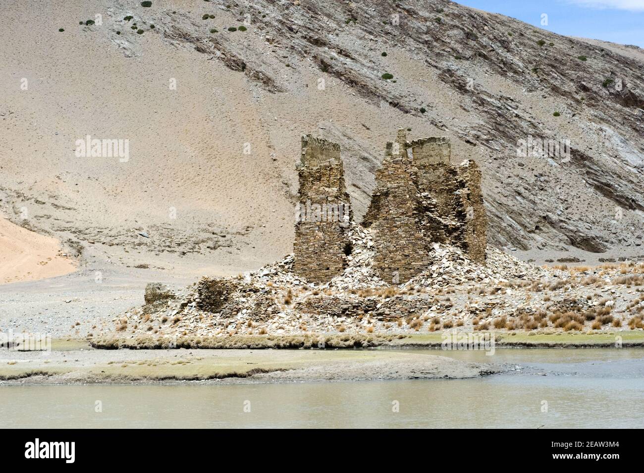 Old dilapidated buildings hi-res stock photography and images - Alamy