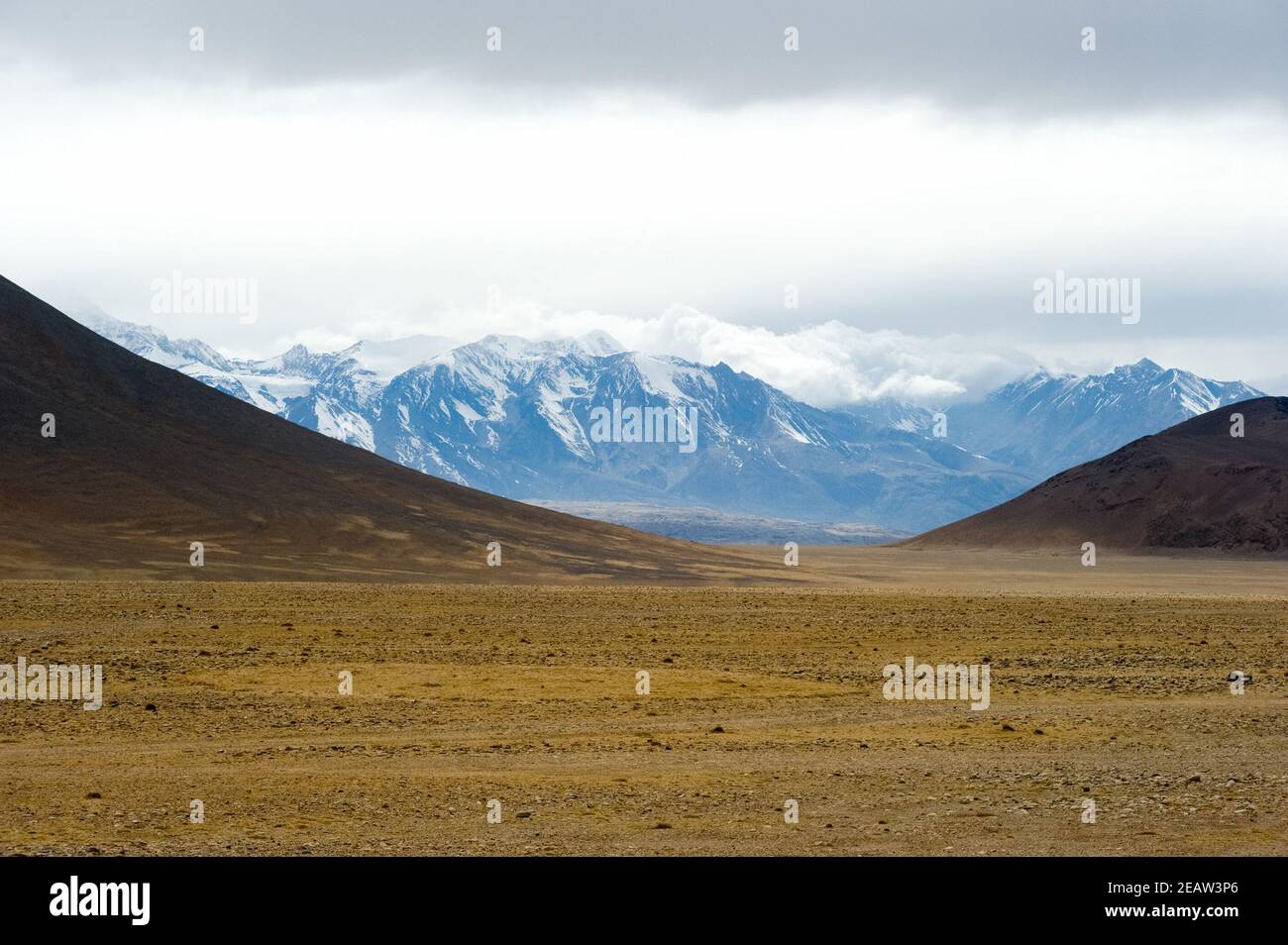 nature of Tibet. Landscape of the Himalayas Stock Photo - Alamy