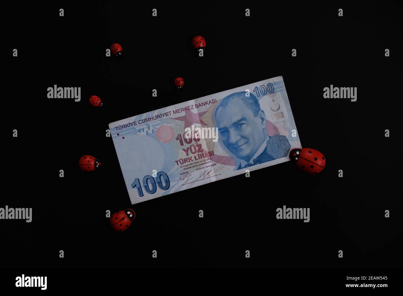 100 lira banknote hi-res stock photography and images - Alamy