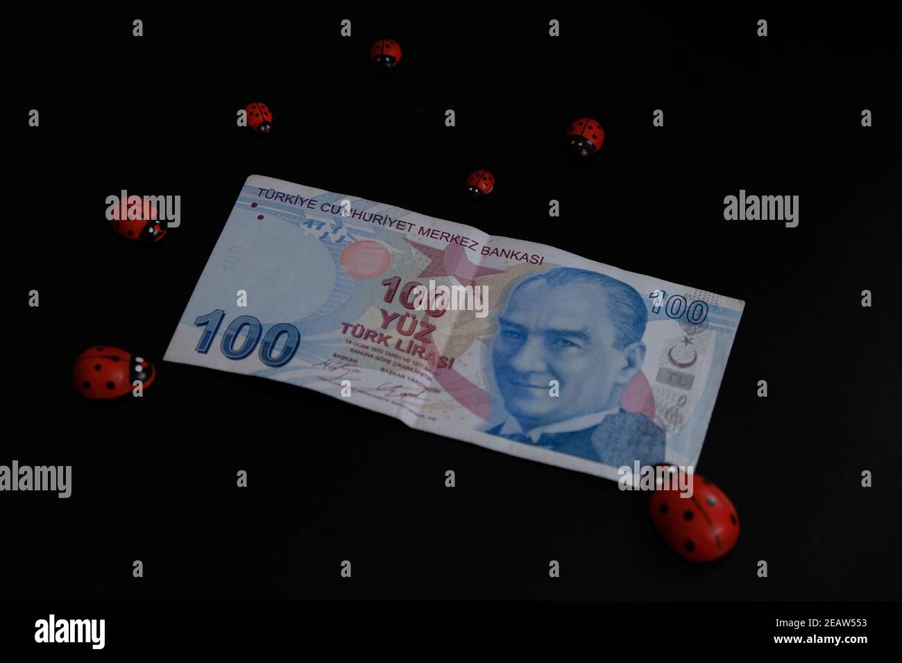 100 lira banknote hi-res stock photography and images - Alamy