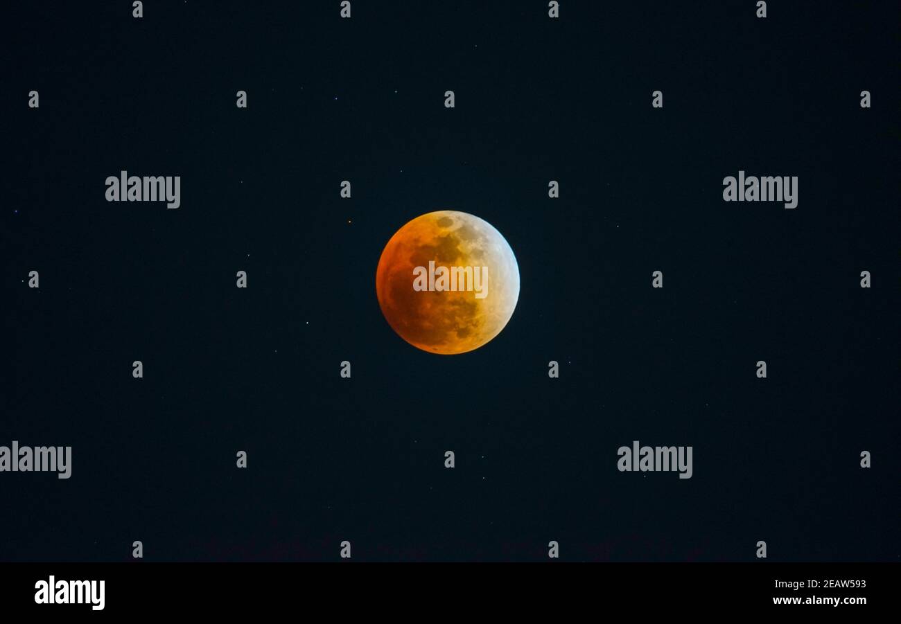 Total lunar eclipse of the image Stock Photo - Alamy