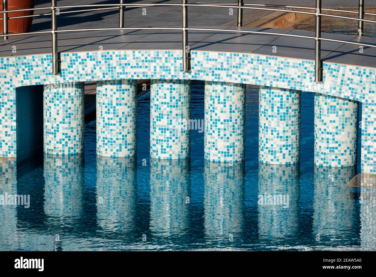 Structure swim hi-res stock photography and images - Alamy